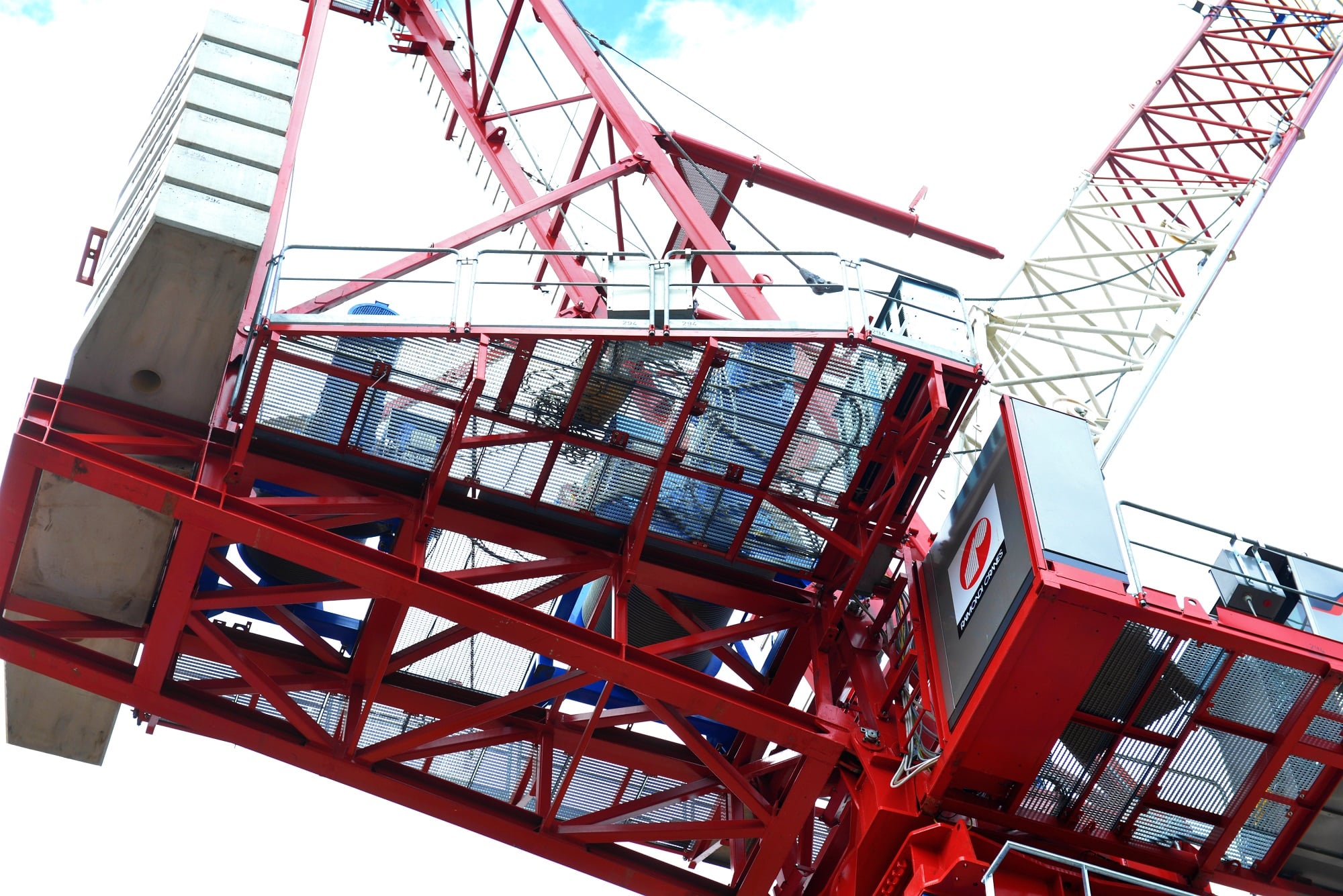 Bennetts puts into action world’s first Raimondi LR330 luffing jib ...