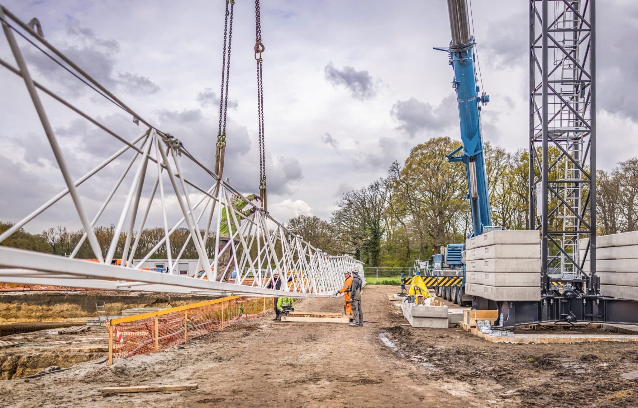 ABHR erects first-ever Raimondi T187 flat-top tower crane in Europe ...