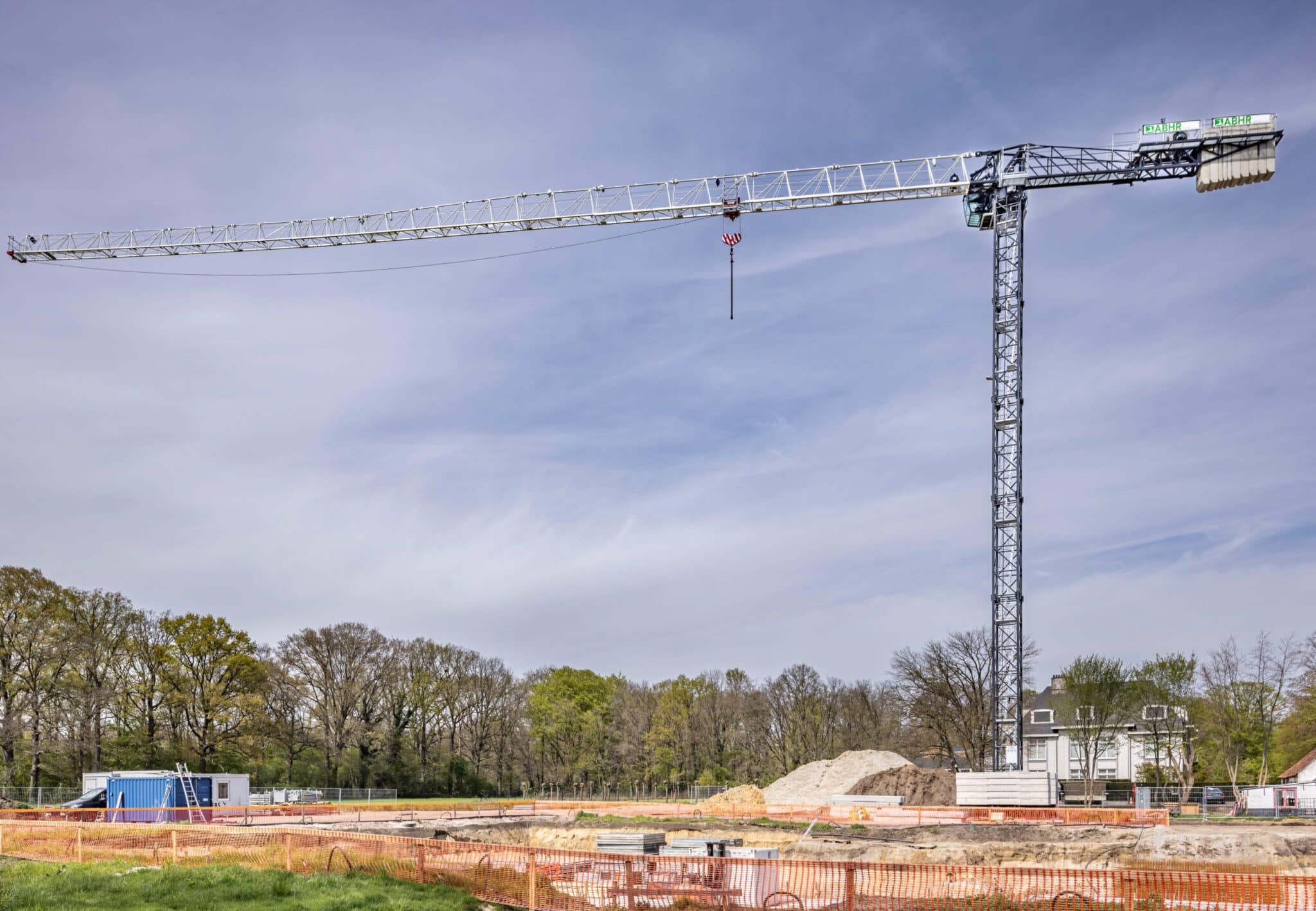 ABHR erects first-ever Raimondi T187 flat-top tower crane in Europe ...
