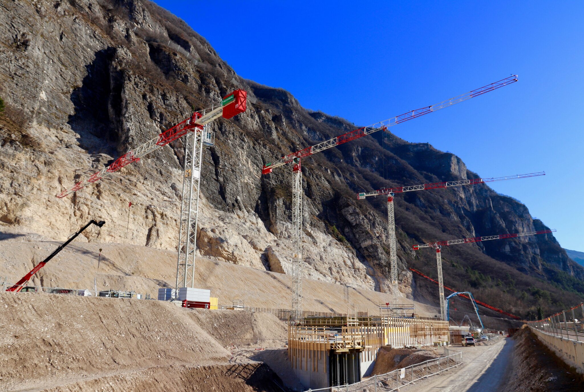 Raimondi Cranes acquisisce le divisioni Terex Tower Cranes, Terex Self ...